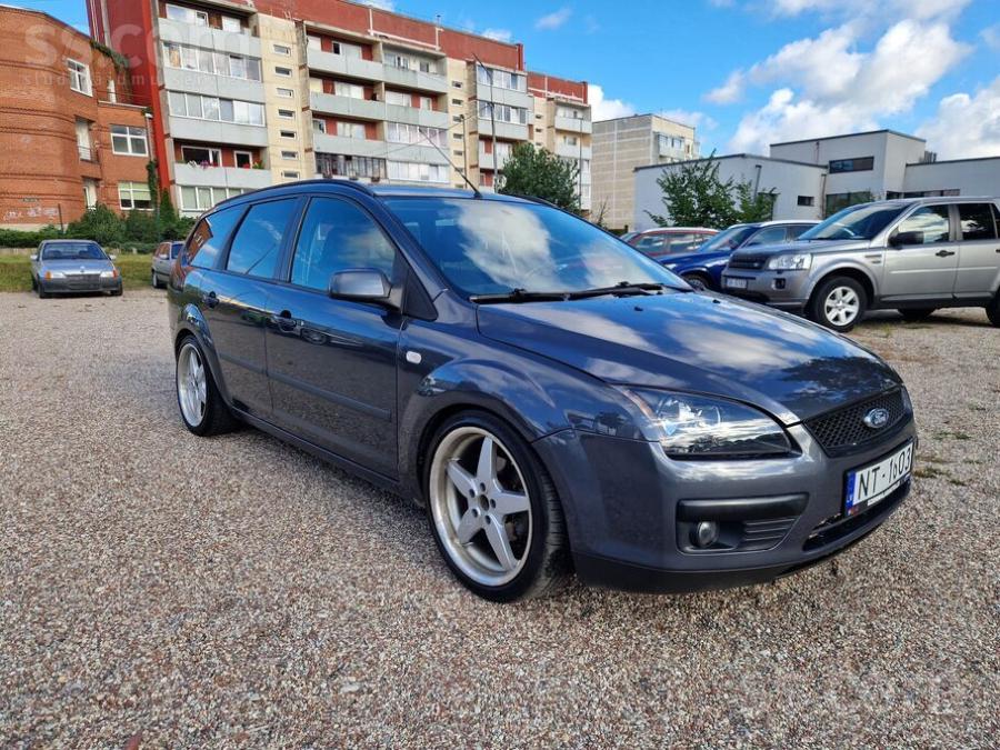 Grey Ford Focus 2005 in Liepaja, with an engine capacity of 1.60 L and mileage of 345 thousand km for 1490 €, photo 4 on AUTOMOTO.COM.LV