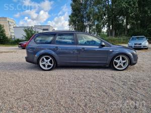 Grey Ford Focus 2005 in Liepaja, with an engine capacity of 1.60 L and mileage of 345 thousand km for 1490 €, photo 5 on AUTOMOTO.COM.LV