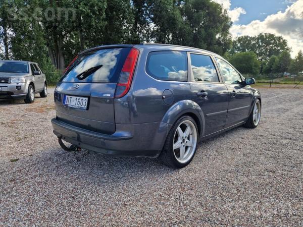 Grey Ford Focus 2005 in Liepaja, with an engine capacity of 1.60 L and mileage of 345 thousand km for 1490 €, photo 5 on AUTOMOTO.COM.LV