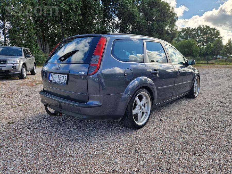 Grey Ford Focus 2005 in Liepaja, with an engine capacity of 1.60 L and mileage of 345 thousand km for 1490 €, photo 6 on AUTOMOTO.COM.LV