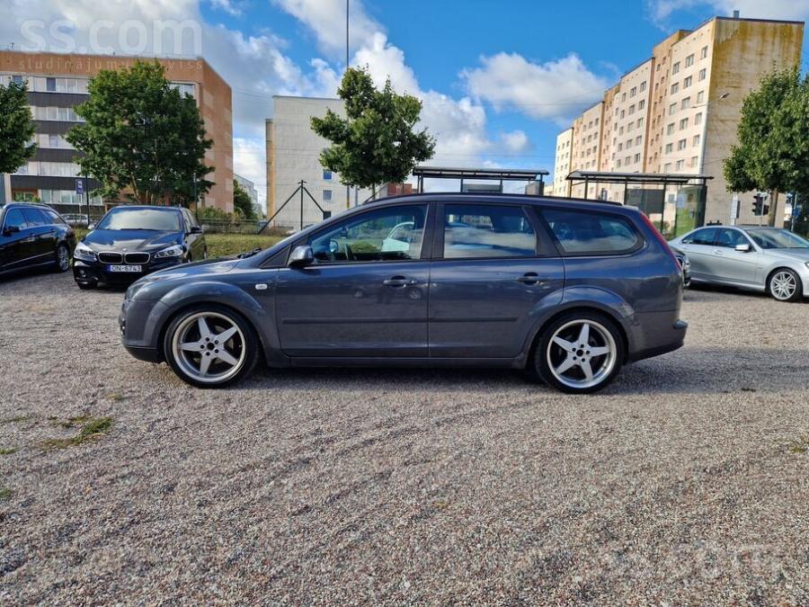 Grey Ford Focus 2005 in Liepaja, with an engine capacity of 1.60 L and mileage of 345 thousand km for 1490 €, photo 8 on AUTOMOTO.COM.LV
