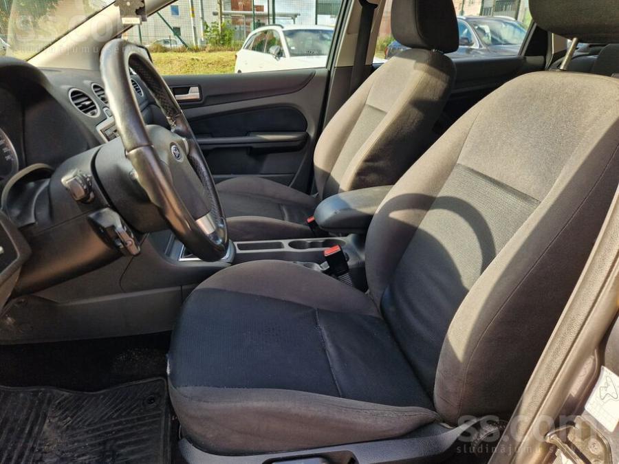 Grey Ford Focus 2005 in Liepaja, with an engine capacity of 1.60 L and mileage of 345 thousand km for 1490 €, photo 9 on AUTOMOTO.COM.LV
