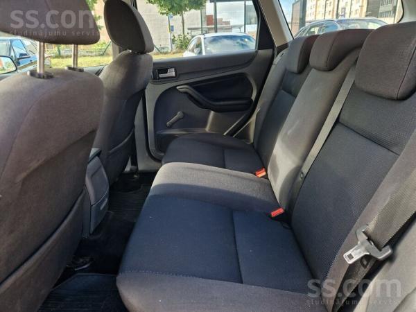 Grey Ford Focus 2005 in Liepaja, with an engine capacity of 1.60 L and mileage of 345 thousand km for 1490 €, photo 9 on AUTOMOTO.COM.LV