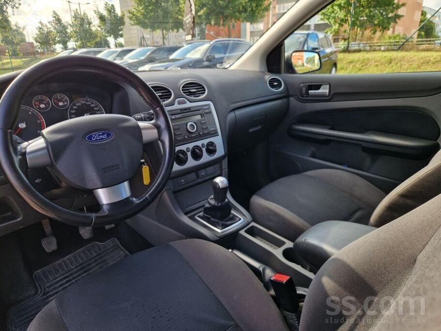 Grey Ford Focus 2005 in Liepaja, with an engine capacity of 1.60 L and mileage of 345 thousand km for 1490 €, photo 11 on AUTOMOTO.COM.LV