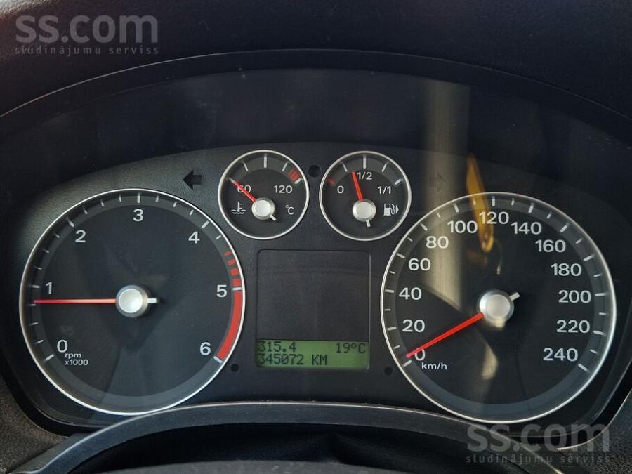 Grey Ford Focus 2005 in Liepaja, with an engine capacity of 1.60 L and mileage of 345 thousand km for 1490 €, photo 12 on AUTOMOTO.COM.LV