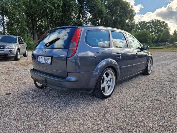 Grey Ford Focus 2005 in Liepaja, with an engine capacity of 1.60 L and mileage of 345 thousand km for 1490 €, photo 5 on AUTOMOTO.COM.LV