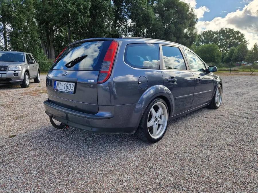 Grey Ford Focus 2005 in Liepaja, with an engine capacity of 1.60 L and mileage of 345 thousand km for 1490 €, photo 6 on AUTOMOTO.COM.LV