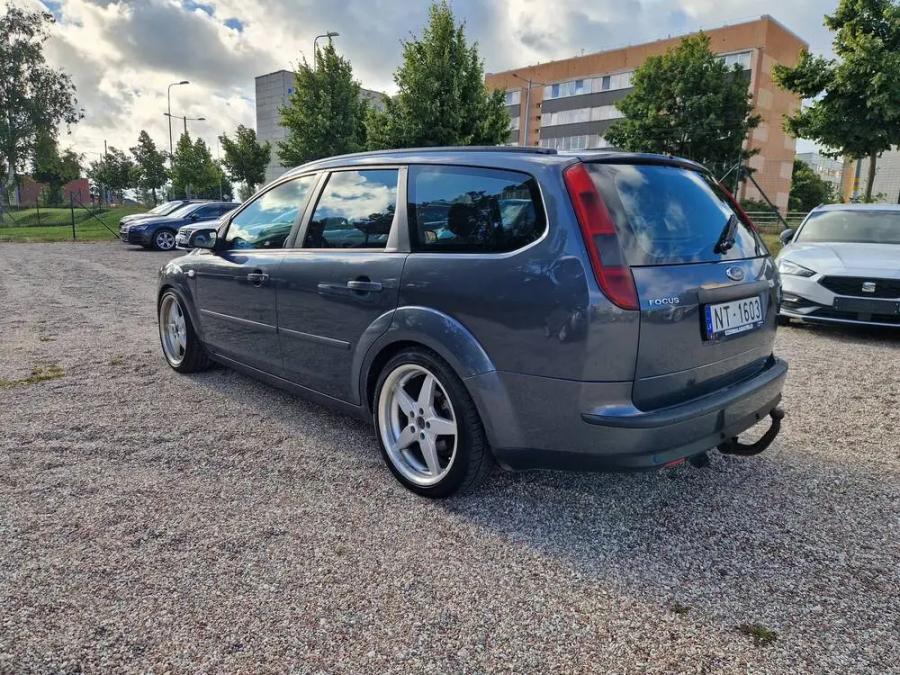 Grey Ford Focus 2005 in Liepaja, with an engine capacity of 1.60 L and mileage of 345 thousand km for 1490 €, photo 7 on AUTOMOTO.COM.LV