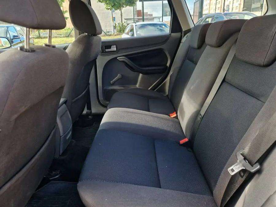 Grey Ford Focus 2005 in Liepaja, with an engine capacity of 1.60 L and mileage of 345 thousand km for 1490 €, photo 10 on AUTOMOTO.COM.LV