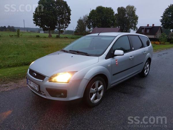 Pelēks Ford Focus 2005 Valmiera, ar dzinēja tilpumu 2.00 L un nobraukumu 283 tūkst. km par 1500 €, foto 1 vietnē AUTOMOTO.COM.LV