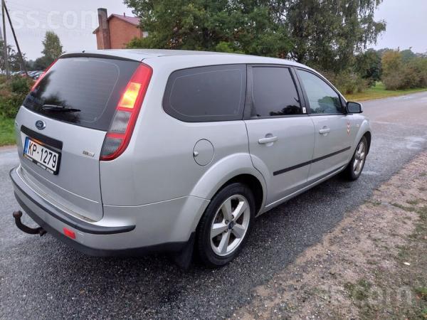 Pelēks Ford Focus 2005 Valmiera, ar dzinēja tilpumu 2.00 L un nobraukumu 283 tūkst. km par 1500 €, foto 4 vietnē AUTOMOTO.COM.LV
