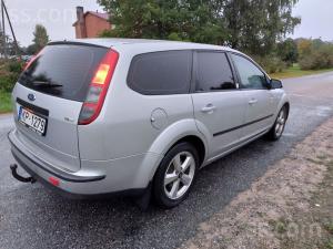 Grey Ford Focus 2005 in Valmiera, with an engine capacity of 2.00 L and mileage of 283 thousand km for 1500 €, photo 4 on AUTOMOTO.COM.LV