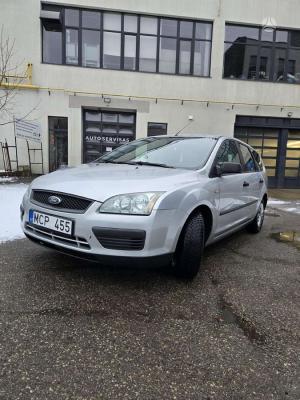 Pelēks Ford Focus 2006 Viļņa, ar dzinēja tilpumu 1.56 L un nobraukumu 324 tūkst. km par 1100 €, foto  vietnē AUTOMOTO.COM.LV