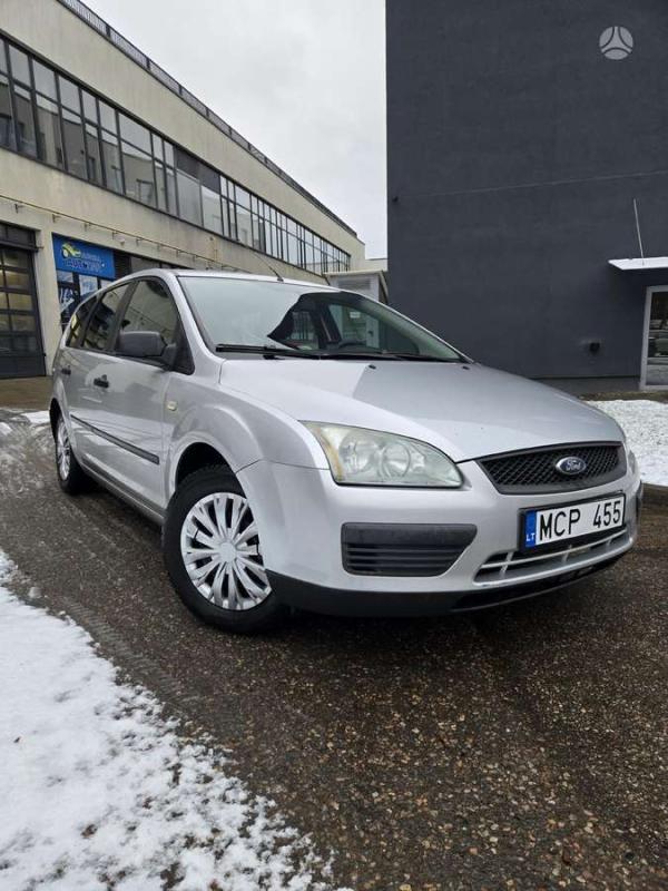 Grey Ford Focus 2006 in Vilnius, with an engine capacity of 1.56 L and mileage of 324 thousand km for 1100 €, photo 2 on AUTOMOTO.COM.LV