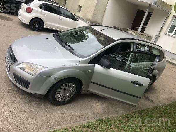 Pelēks Ford Focus 2006 Aizkraukle, ar dzinēja tilpumu 1.60 L un nobraukumu 275 tūkst. km par 800 €, foto 3 vietnē AUTOMOTO.COM.LV