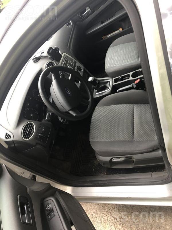 Pelēks Ford Focus 2006 Aizkraukle, ar dzinēja tilpumu 1.60 L un nobraukumu 275 tūkst. km par 800 €, foto 7 vietnē AUTOMOTO.COM.LV