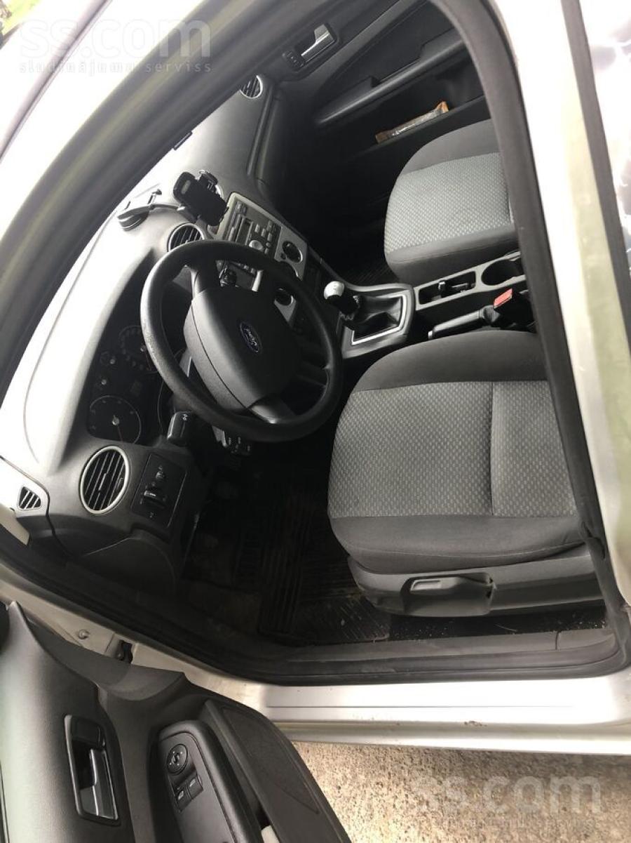 Grey Ford Focus 2006 in Aizkraukle, with an engine capacity of 1.60 L and mileage of 275 thousand km for 800 €, photo 8 on AUTOMOTO.COM.LV