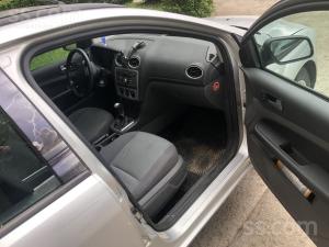 Grey Ford Focus 2006 in Aizkraukle, with an engine capacity of 1.60 L and mileage of 275 thousand km for 800 €, photo 10 on AUTOMOTO.COM.LV