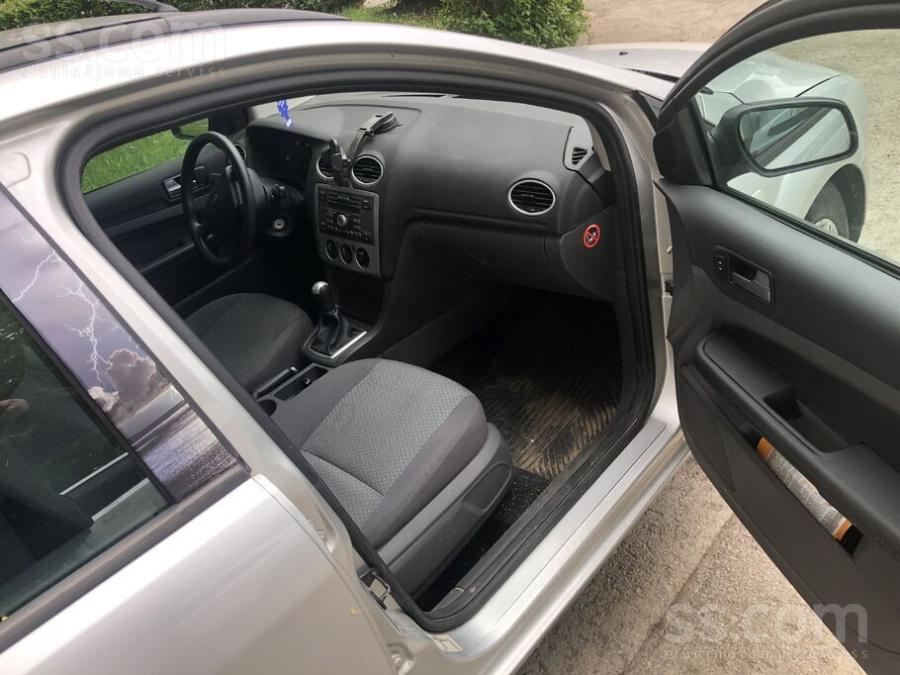Grey Ford Focus 2006 in Aizkraukle, with an engine capacity of 1.60 L and mileage of 275 thousand km for 800 €, photo 10 on AUTOMOTO.COM.LV