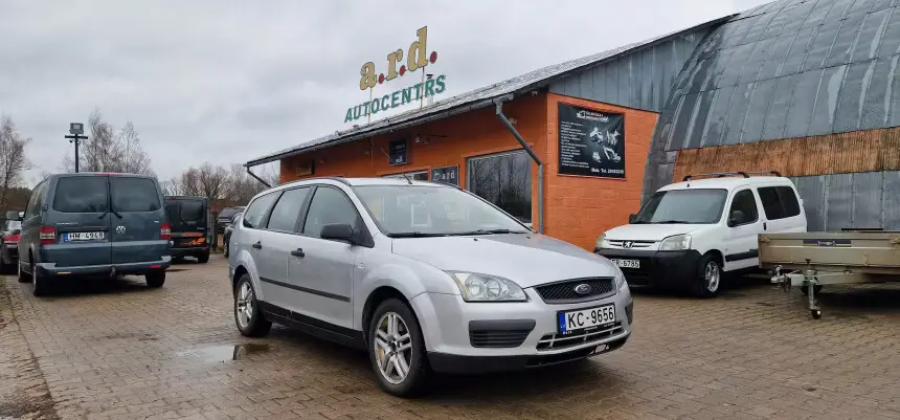 Pelēks Ford Focus 2006 Valmiera, ar dzinēja tilpumu 1.80 L un nobraukumu 308 tūkst. km par 850 €, foto 1 vietnē AUTOMOTO.COM.LV