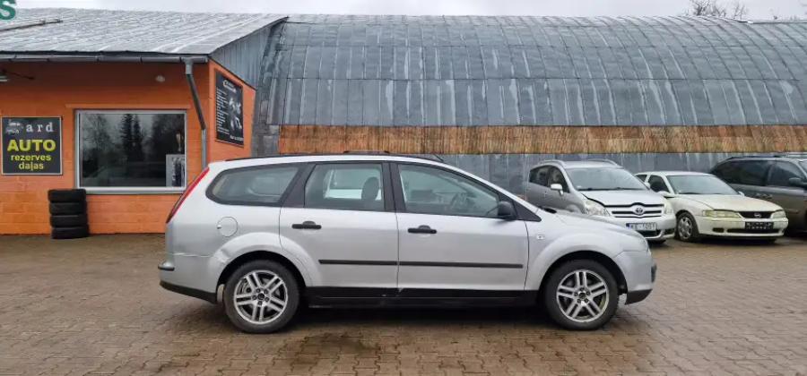 Pelēks Ford Focus 2006 Valmiera, ar dzinēja tilpumu 1.80 L un nobraukumu 308 tūkst. km par 850 €, foto 3 vietnē AUTOMOTO.COM.LV