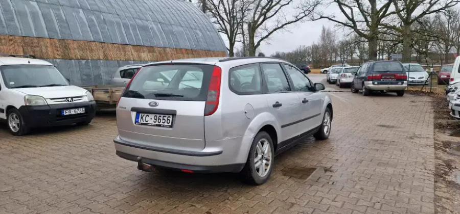 Pelēks Ford Focus 2006 Valmiera, ar dzinēja tilpumu 1.80 L un nobraukumu 308 tūkst. km par 850 €, foto 4 vietnē AUTOMOTO.COM.LV
