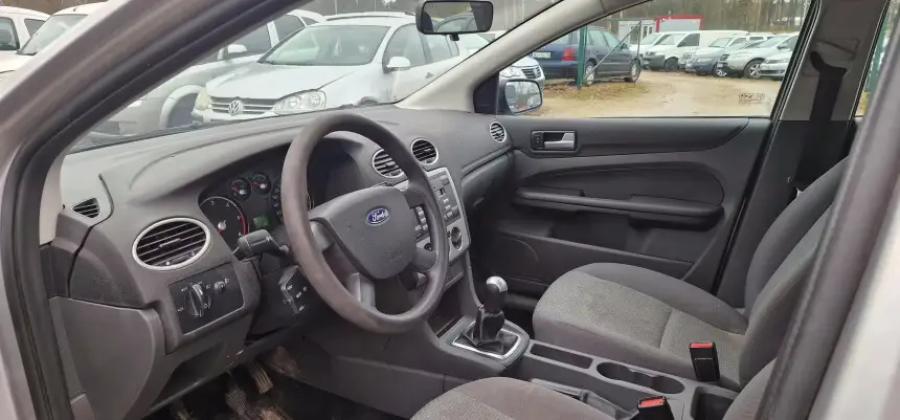 Pelēks Ford Focus 2006 Valmiera, ar dzinēja tilpumu 1.80 L un nobraukumu 308 tūkst. km par 850 €, foto 9 vietnē AUTOMOTO.COM.LV