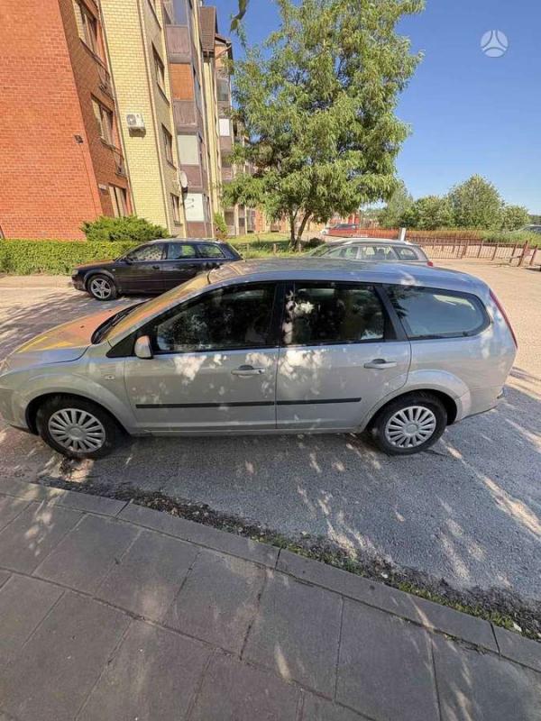 Grey Ford Focus 2006 in Vilnius, with an engine capacity of 1.60 L and mileage of 252 thousand km for 920 €, photo 3 on AUTOMOTO.COM.LV