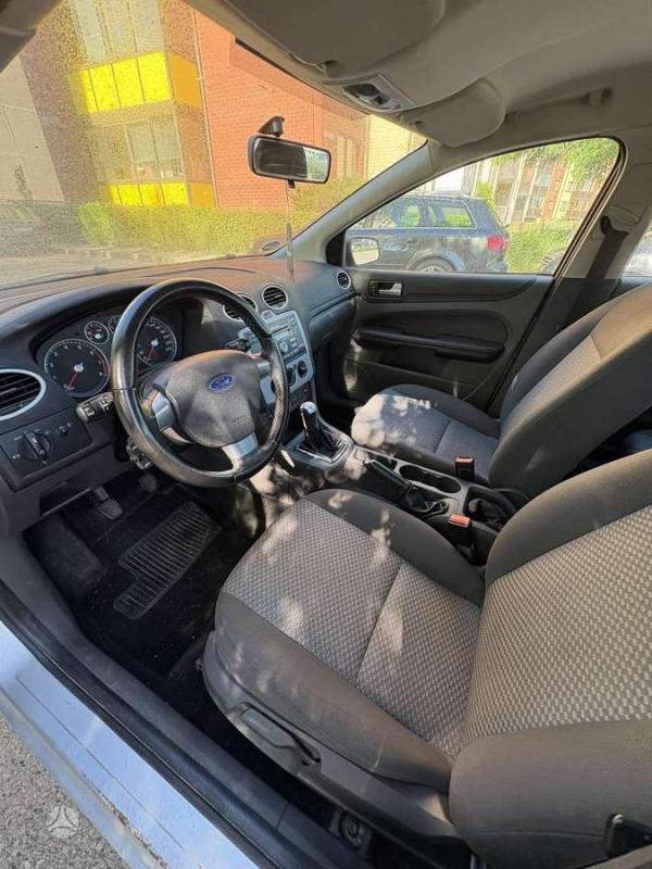 Grey Ford Focus 2006 in Vilnius, with an engine capacity of 1.60 L and mileage of 252 thousand km for 920 €, photo 5 on AUTOMOTO.COM.LV