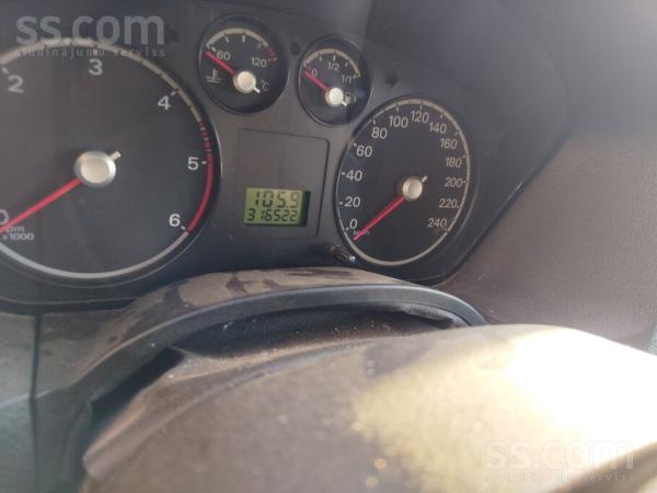 Grey Ford Focus 2006 in Ludza, with an engine capacity of 1.80 L and mileage of 317 thousand km for 1200 €, photo 8 on AUTOMOTO.COM.LV