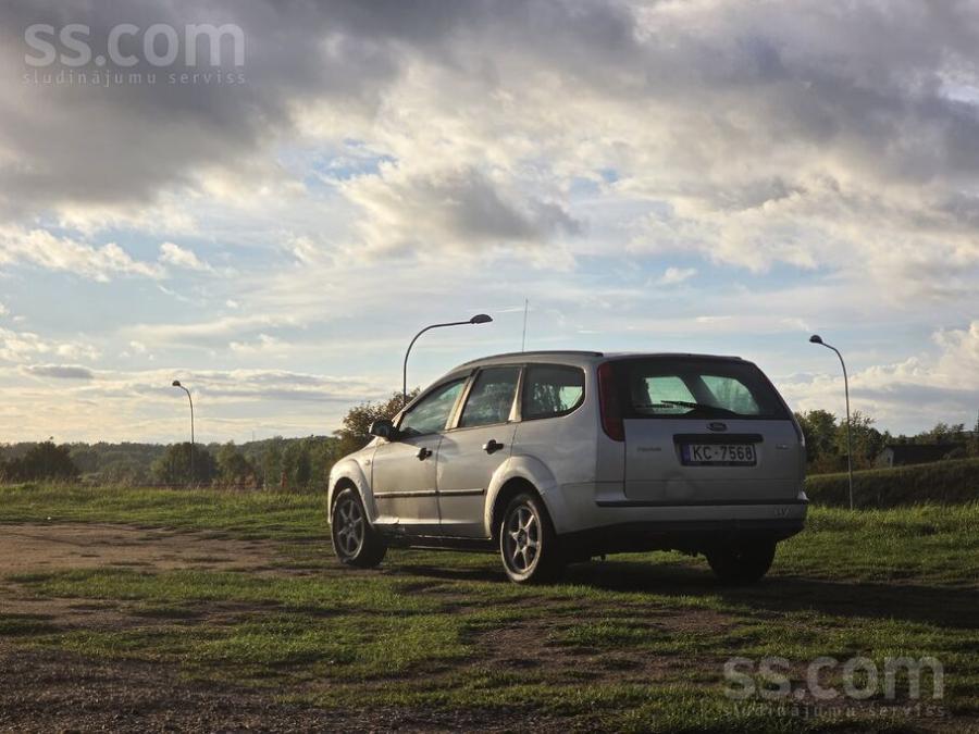Grey Ford Focus 2006 in Daugavpils, with an engine capacity of 1.60 L and mileage of 335 thousand km for 980 €, photo 5 on AUTOMOTO.COM.LV