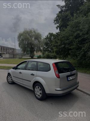 Pelēks Ford Focus 2006 Rīga, ar dzinēja tilpumu 1.60 L un nobraukumu 261 tūkst. km par 1100 €, foto 3 vietnē AUTOMOTO.COM.LV