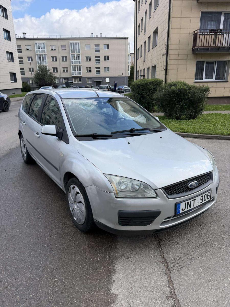 Grey Ford Focus 2006 in Kaunas, with an engine capacity of 1.56 L and mileage of 245 thousand km for 349 €, photo 4 on AUTOMOTO.COM.LV