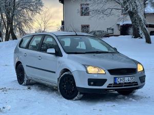 Grey Ford Focus 2007 in Vilnius, with an engine capacity of 1.60 L and mileage of 270 thousand km for 599 €, photo  on AUTOMOTO.COM.LV