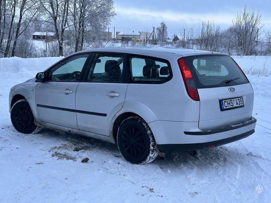 Pelēks Ford Focus 2007 Viļņa, ar dzinēja tilpumu 1.60 L un nobraukumu 270 tūkst. km par 599 €, foto 6 vietnē AUTOMOTO.COM.LV