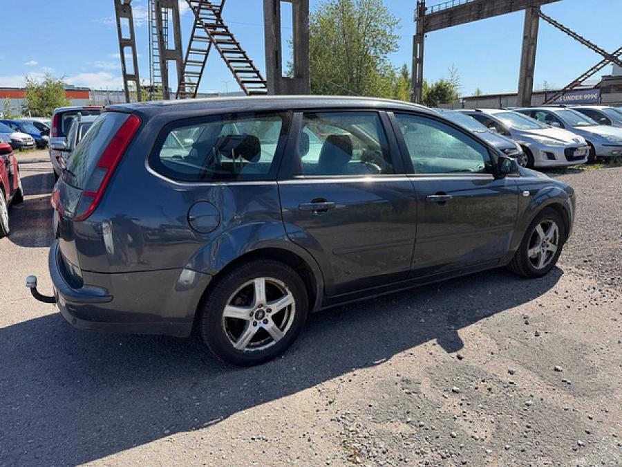 Pelēks Ford Focus 2007 Tallina, ar dzinēja tilpumu 1.80 L un nobraukumu 335 tūkst. km par 599 €, foto 4 vietnē AUTOMOTO.COM.LV