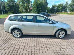 Pelēks Ford Focus 2007 Ventspils, ar dzinēja tilpumu 2.00 L un nobraukumu 345 tūkst. km par 1700 €, foto 7 vietnē AUTOMOTO.COM.LV