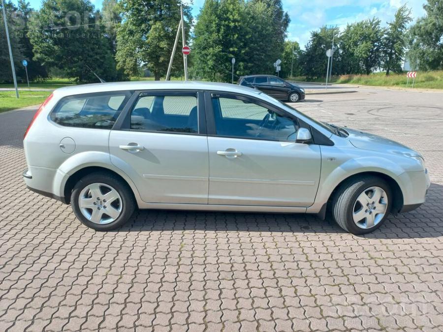 Pelēks Ford Focus 2007 Ventspils, ar dzinēja tilpumu 2.00 L un nobraukumu 345 tūkst. km par 1700 €, foto 7 vietnē AUTOMOTO.COM.LV