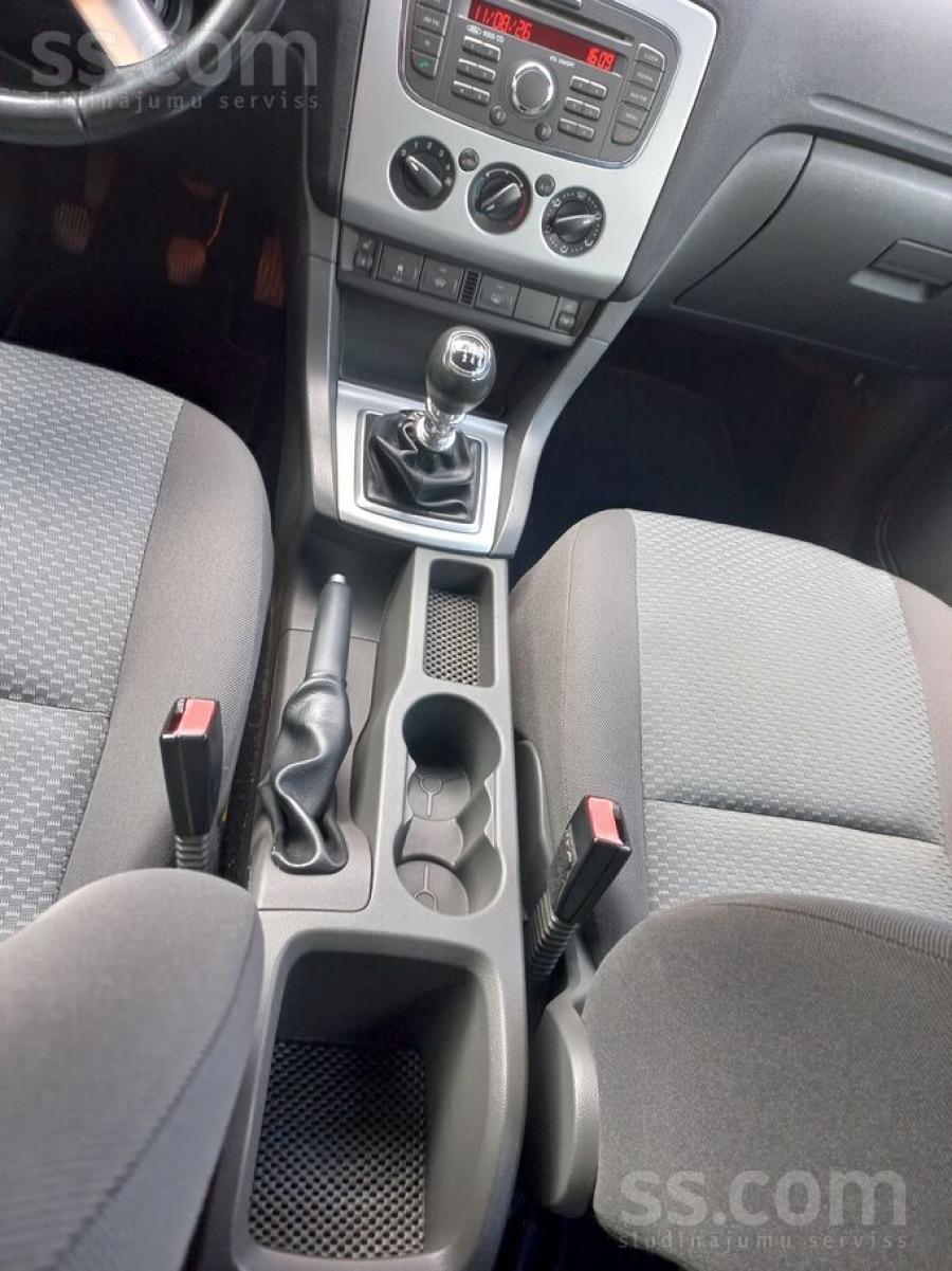 Pelēks Ford Focus 2007 Ventspils, ar dzinēja tilpumu 2.00 L un nobraukumu 345 tūkst. km par 1700 €, foto 10 vietnē AUTOMOTO.COM.LV