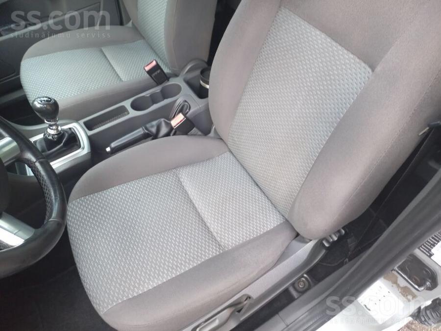Pelēks Ford Focus 2007 Ventspils, ar dzinēja tilpumu 2.00 L un nobraukumu 345 tūkst. km par 1700 €, foto 14 vietnē AUTOMOTO.COM.LV