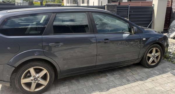 Pelēks Ford Focus 2007 Viļņa, ar dzinēja tilpumu 1.60 L un nobraukumu 420 tūkst. km par 1150 €, foto 4 vietnē AUTOMOTO.COM.LV