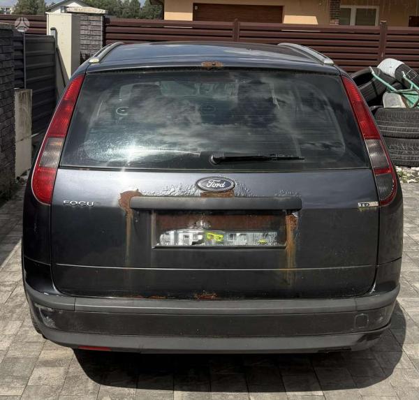 Pelēks Ford Focus 2007 Viļņa, ar dzinēja tilpumu 1.60 L un nobraukumu 420 tūkst. km par 1150 €, foto 5 vietnē AUTOMOTO.COM.LV