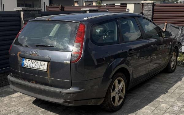 Pelēks Ford Focus 2007 Viļņa, ar dzinēja tilpumu 1.60 L un nobraukumu 420 tūkst. km par 1150 €, foto 6 vietnē AUTOMOTO.COM.LV