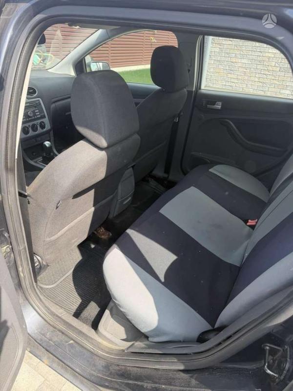 Pelēks Ford Focus 2007 Viļņa, ar dzinēja tilpumu 1.60 L un nobraukumu 420 tūkst. km par 1150 €, foto 11 vietnē AUTOMOTO.COM.LV