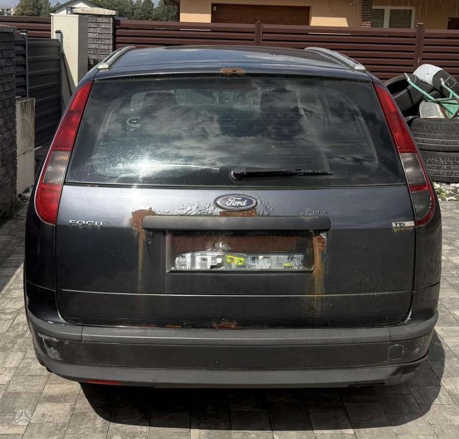 Grey Ford Focus 2007 in Vilnius, with an engine capacity of 1.60 L and mileage of 291 thousand km for 890 €, photo 7 on AUTOMOTO.COM.LV