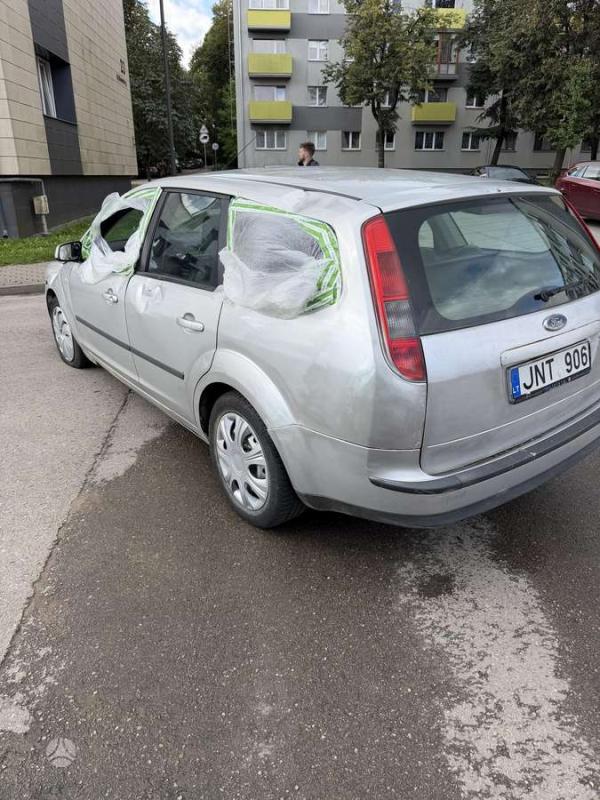 Ford Focus 2007 Kauņa vietnē Pelēks Ford Focus 2007 Kauņa, ar dzinēja tilpumu 1.56 L un nobraukumu 3 tūkst. km par 660 €, foto 8 vietnē AUTOMOTO.COM.LV