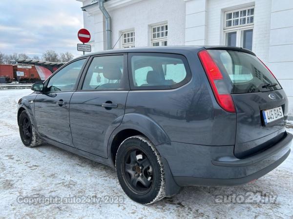Grey Ford Focus 2008 in Tallinn, with an engine capacity of 1.60 L and mileage of 220 thousand km for 1200 €, photo 5 on AUTOMOTO.COM.LV