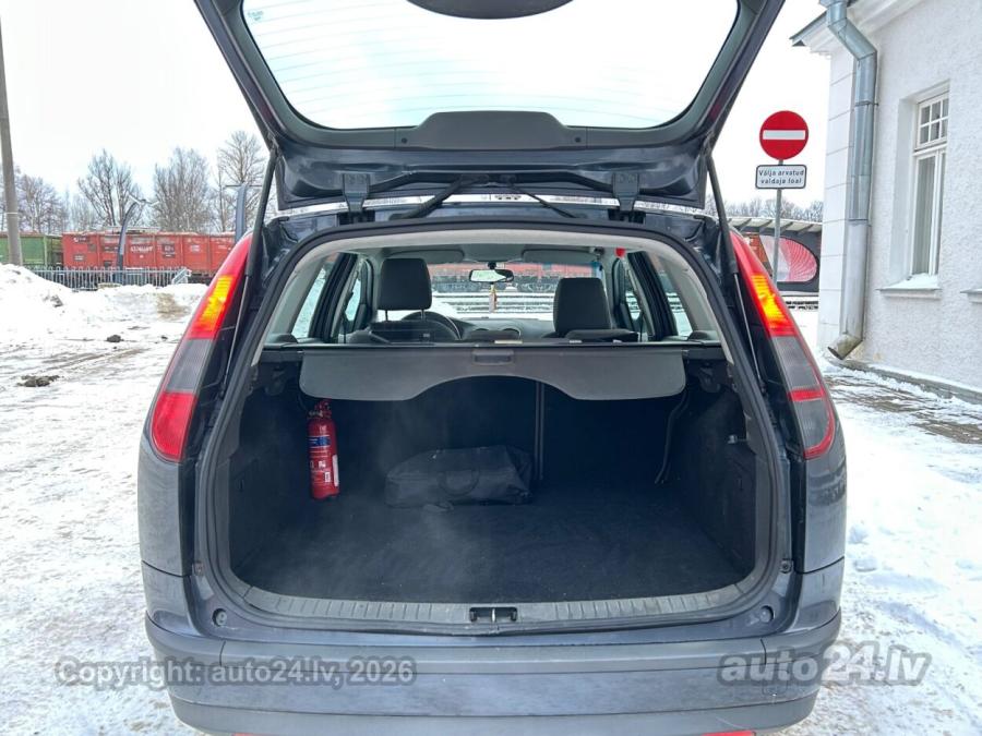 Grey Ford Focus 2008 in Tallinn, with an engine capacity of 1.60 L and mileage of 220 thousand km for 1200 €, photo 12 on AUTOMOTO.COM.LV