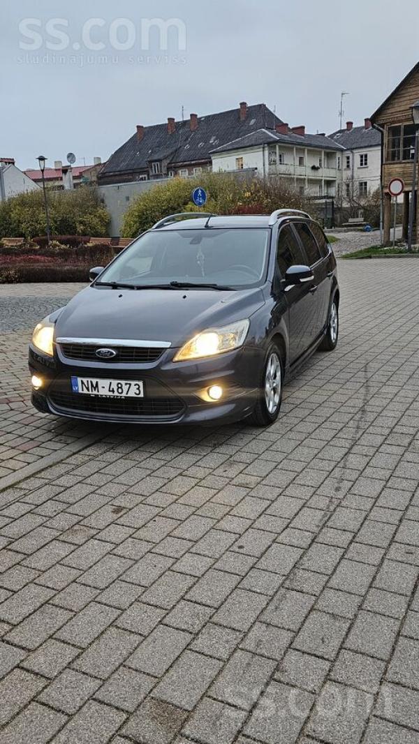 Pelēks Ford Focus 2008 Talsi, ar dzinēja tilpumu 1.60 L un nobraukumu 196 tūkst. km par 2590 €, foto 7 vietnē AUTOMOTO.COM.LV