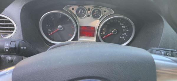 Pelēks Ford Focus 2008 Kazlų Rūda, ar dzinēja tilpumu 1.56 L un nobraukumu 222 tūkst. km par 1400 €, foto 9 vietnē AUTOMOTO.COM.LV